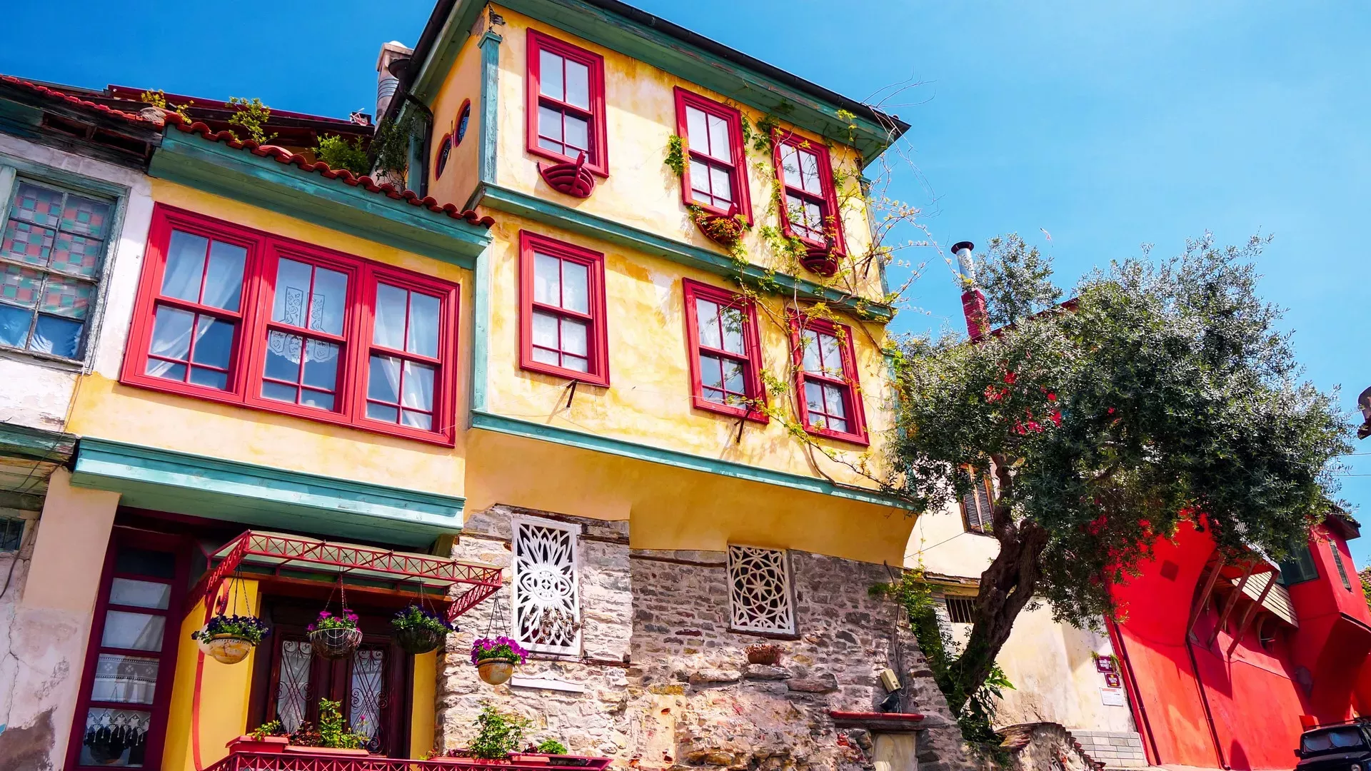 Καβάλα: Η υπέροχη Παλιά Πόλη και τα αξιοθέατά της