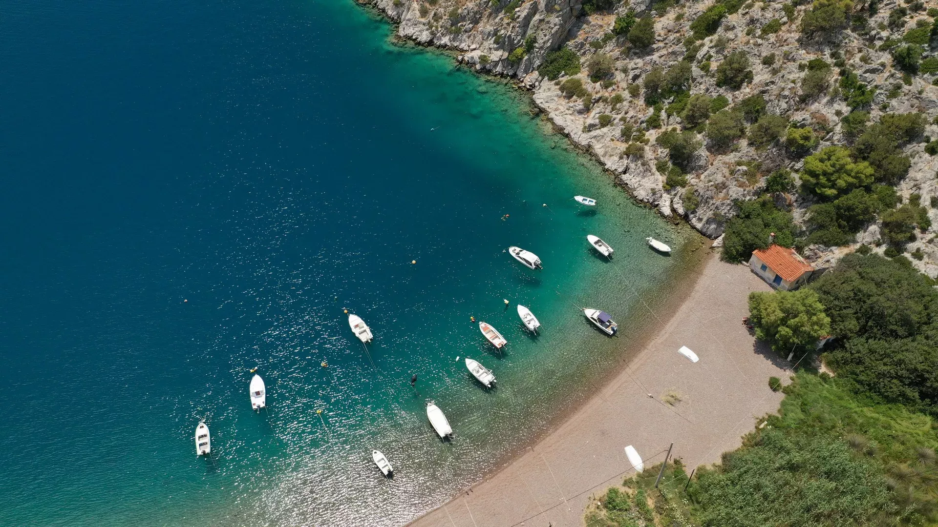 5 ωραίες παραλίες για μονοήμερες εκδρομές από την Αθήνα