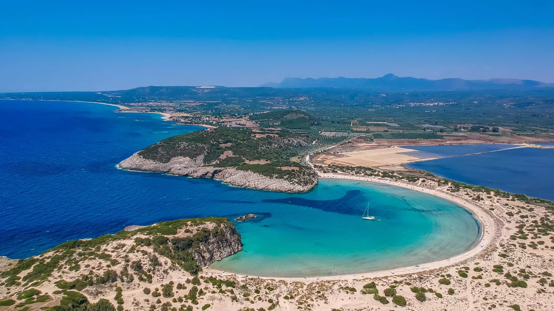 10 εντυπωσιακές παραλίες της Ελλάδας που μπορείτε να επισκεφτείτε οδικώς