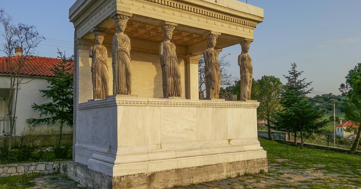 Καρυές Λακωνίας: Γνωρίστε το χωριό των Καρυάτιδων