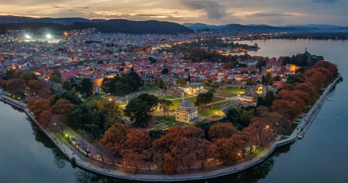 Ιωάννινα: Η λίμνη, οι θρύλοι και το νησί χωρίς όνομα