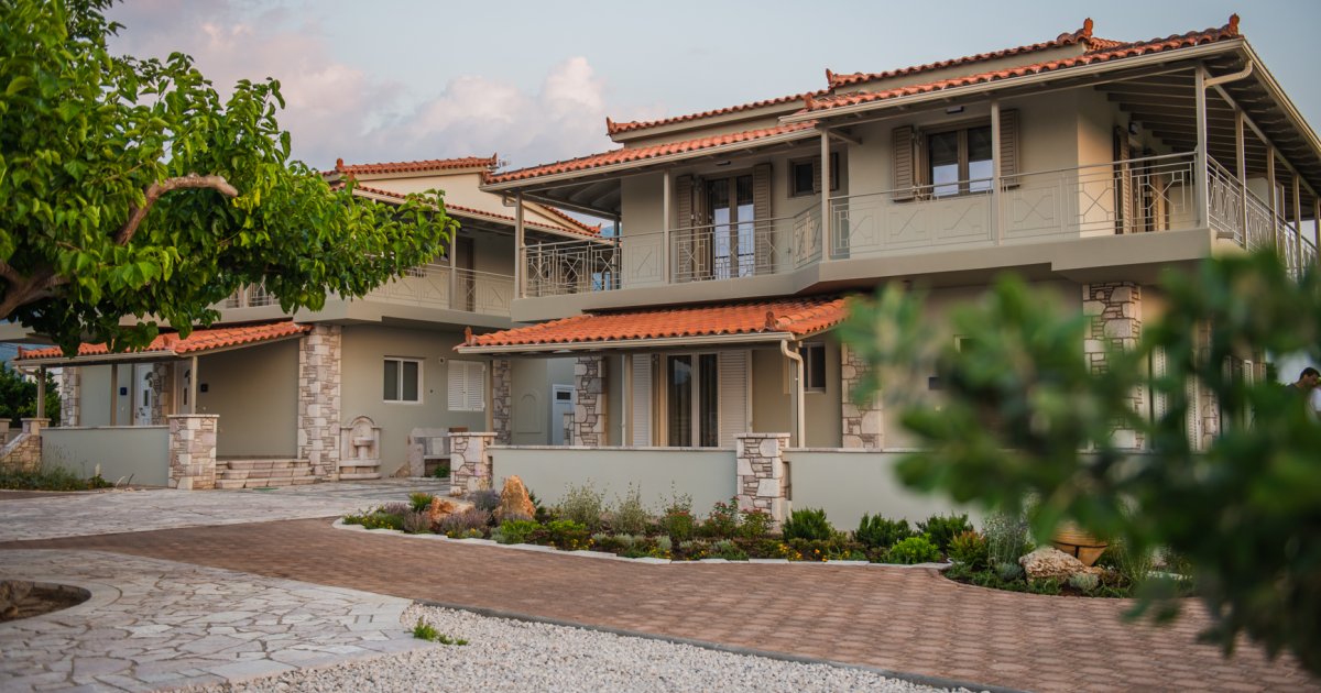 Terra Hélios Suites & Studios