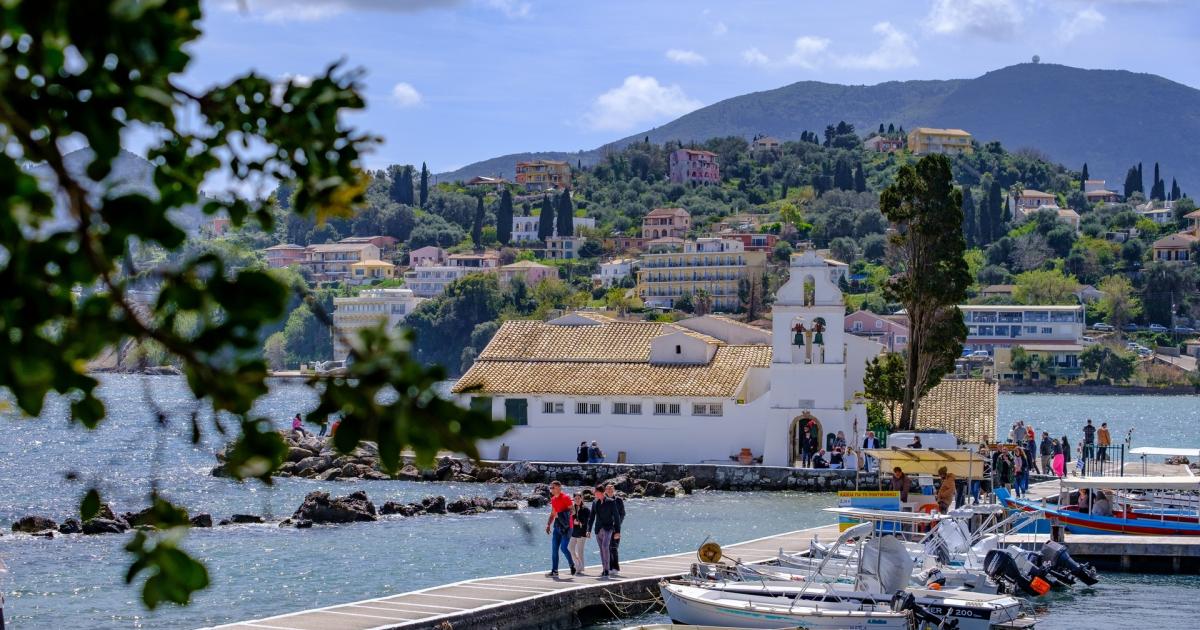 Κέρκυρα: Το φαντασμαγορικό Πάσχα και οι καλύτερες ανοιξιάτικες βόλτες