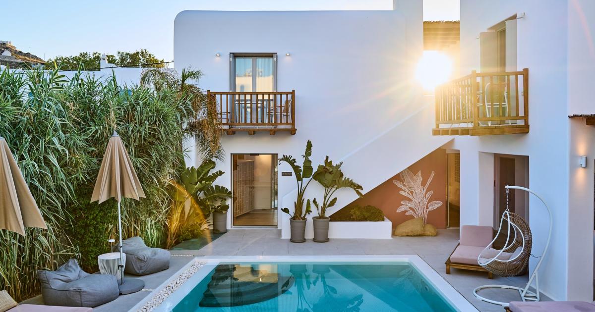 Adorno Beach Hotel & Suites