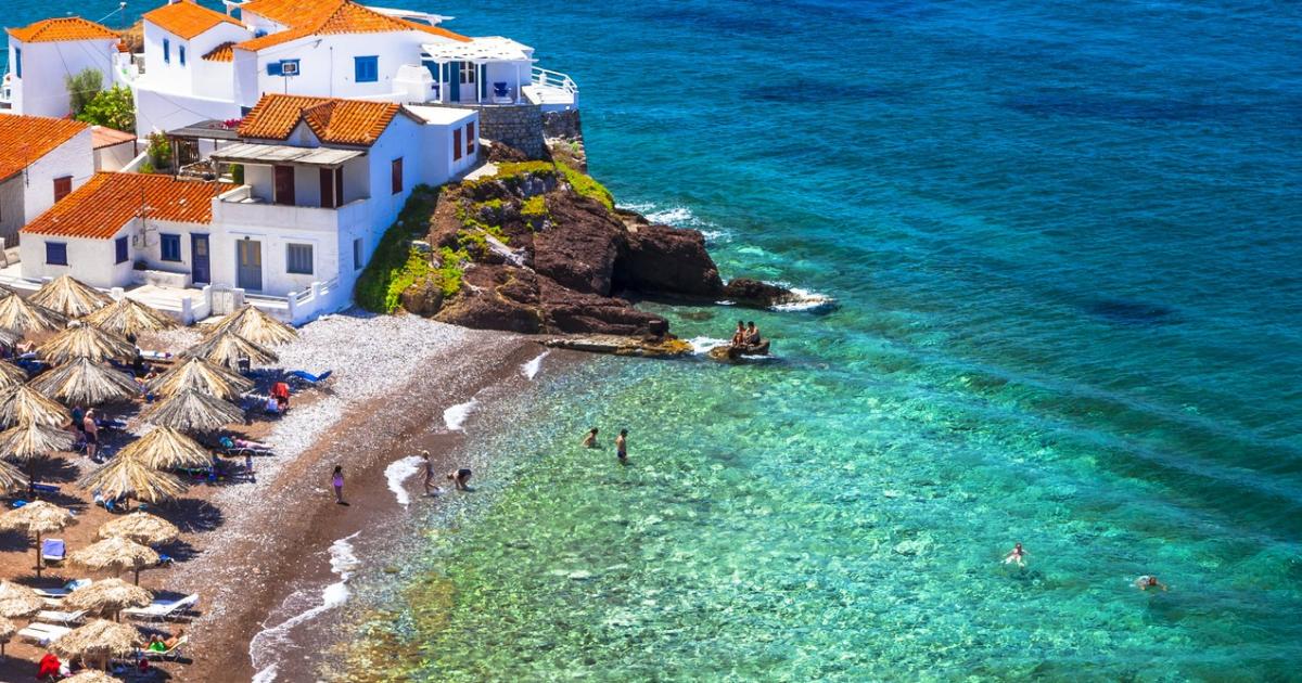 Forbes: Μία ελληνική παραλία ανάμεσα στις 9 ομορφότερες της Ευρώπης