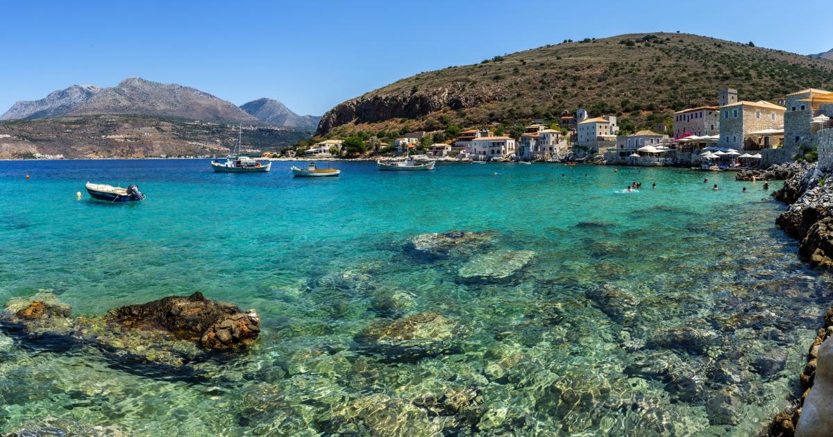 Λιμένι: Το πέτρινο λιμάνι που μαγεύει