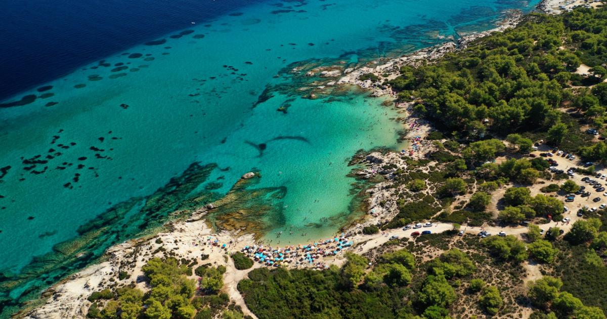Χαλκιδική: Η παραλία Καβουρότρυπες από ψηλά