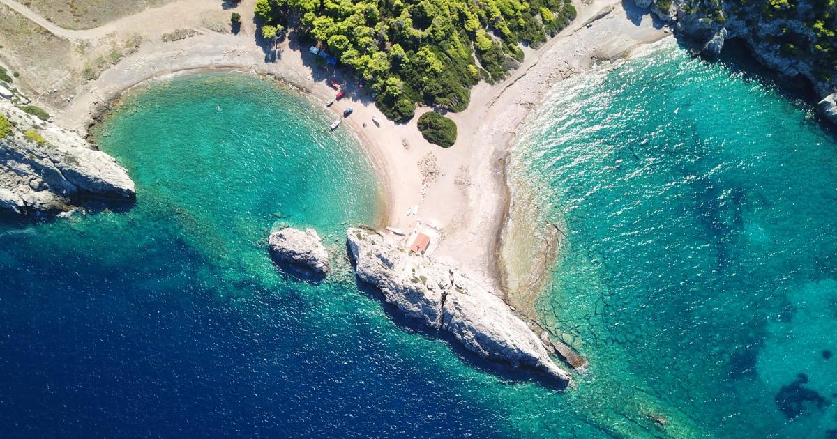 5 παραλίες κοντά στην Αθήνα για την τέλεια μονοήμερη
