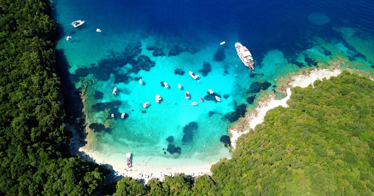 Πισίνα στα Σύβοτα: Μια παραλία που μοιάζει βγαλμένη από την Καραϊβική