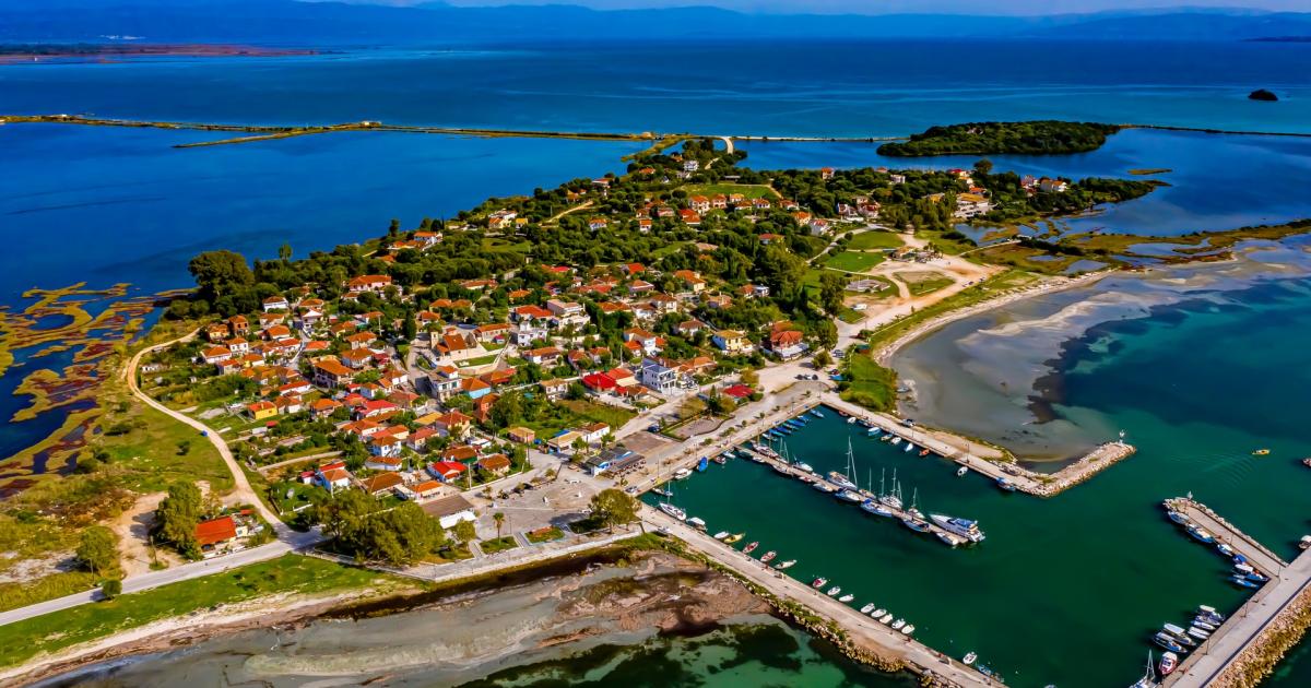 Κορωνησία Άρτας: Το νησάκι του Αμβρακικού με την ιδιαίτερη ομορφιά