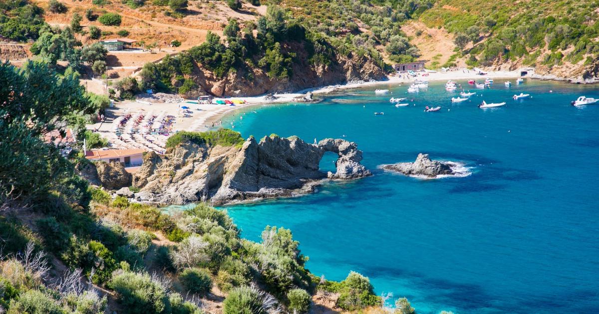 Κάλαμος Εύβοιας: Μια μαγευτική διπλή παραλία δύο ώρες μακριά από την Αθήνα