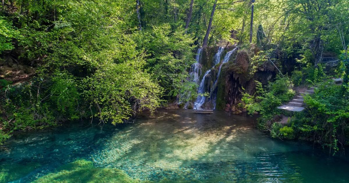 Καταρράκτες Σκρα: Απόδραση στη «Γαλάζια Λίμνη» του Βορρά