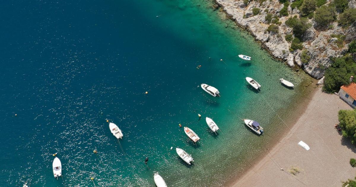 5 παραλίες της Αττικής για να νιώσεις σαν σε νησί