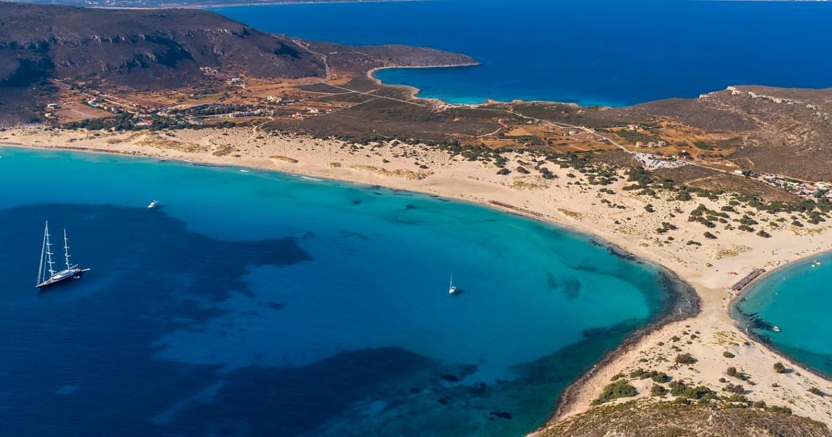 10 υπέροχες παραλίες της Πελοποννήσου που πρέπει να επισκεφτείς